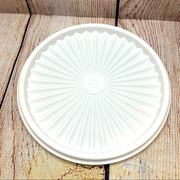 Tupperware | Kitchen | Tupperware Servalier Seal 8830 Round White ...